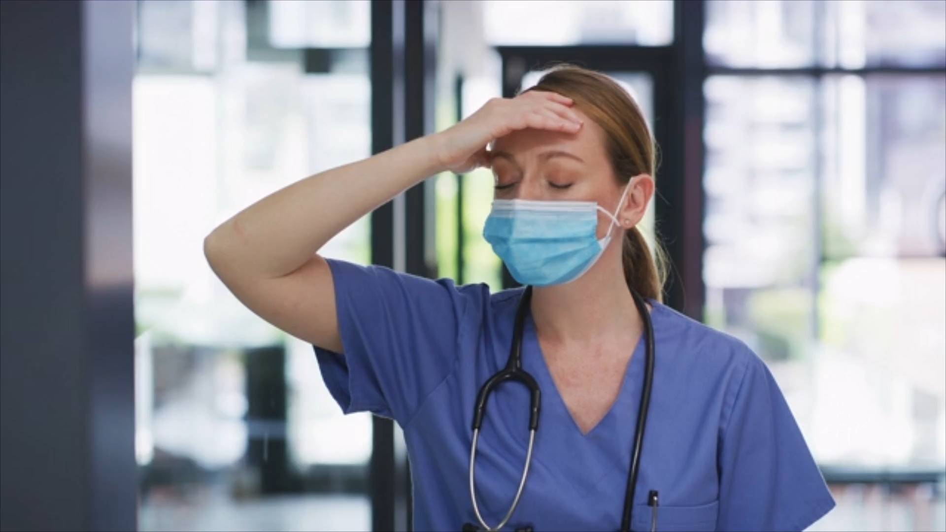 Researchers study how arts therapy can benefit health care workers ...